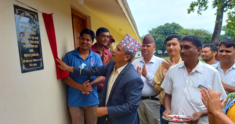 धनगढीमा निर्माण गरिएको देउथान थारु संघको भवनको उद्घाटन